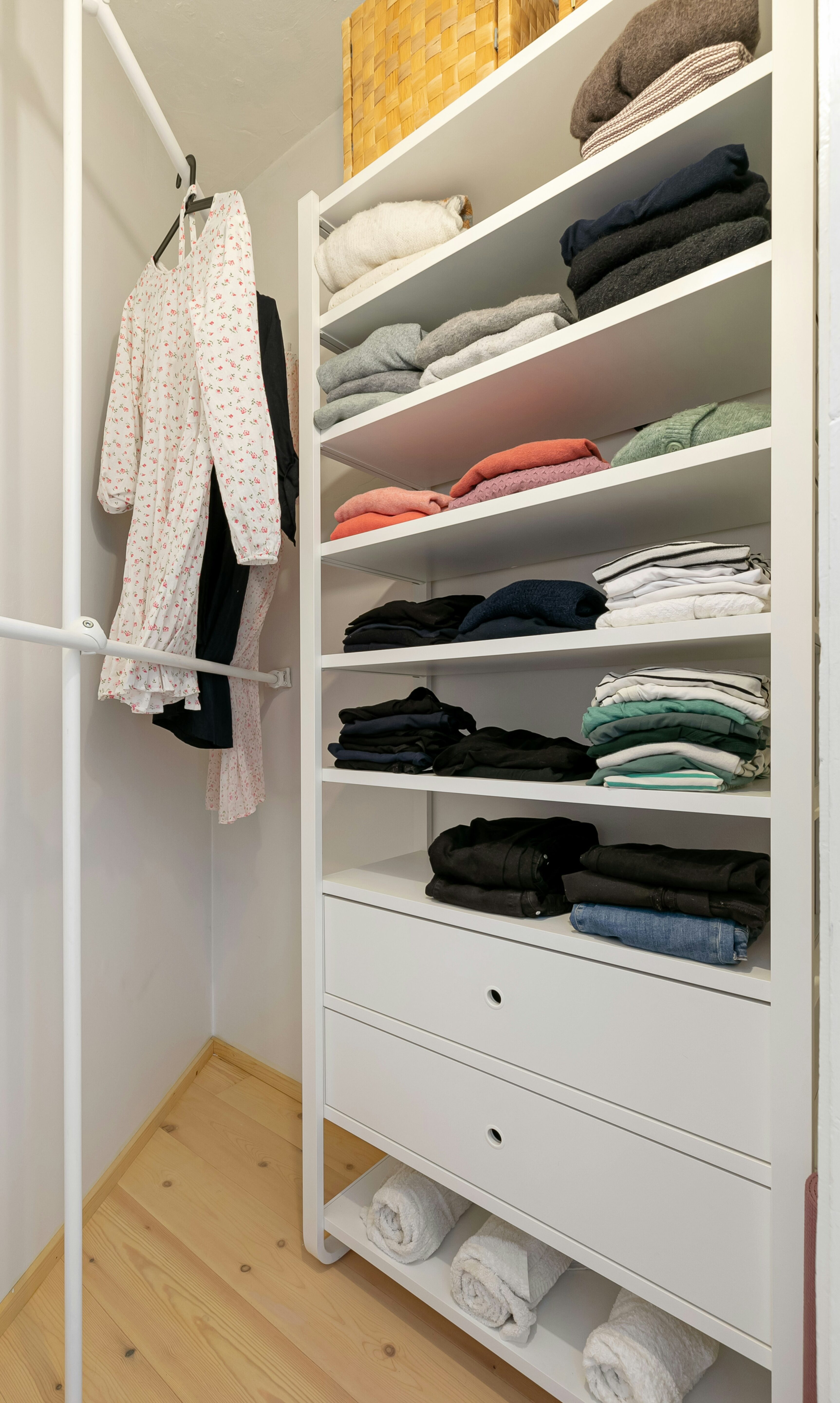 Cleaning Your Wardrobe Shelf